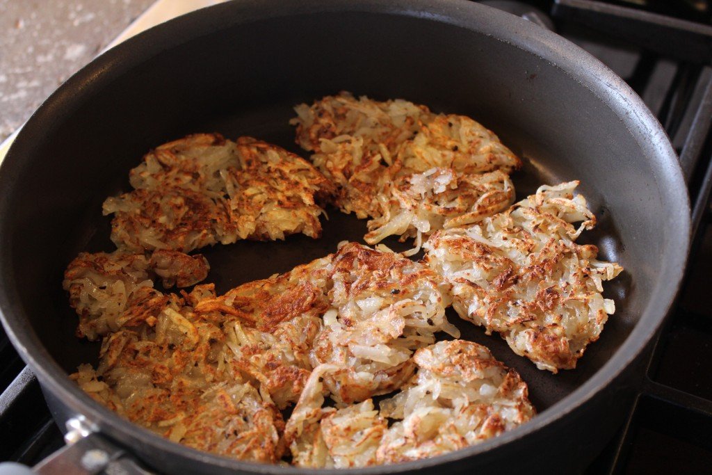 Recipe: The Hash Brown - Cast Iron Skillet vs. Non-Stick Pan — 3ten — a ...